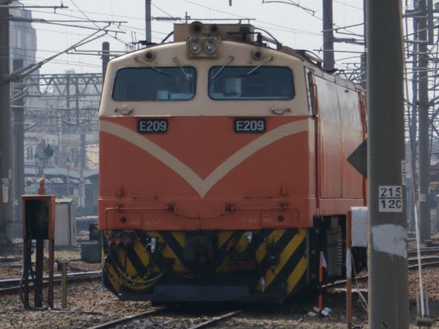 Blair's 鐵道攝影: E200型電力機車 / TRA E200 Type Electric locomotive